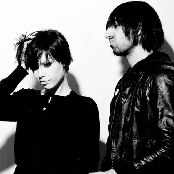 Crimewave - Crystal Castles (2007) - Crystal Castles | Karnaval.com